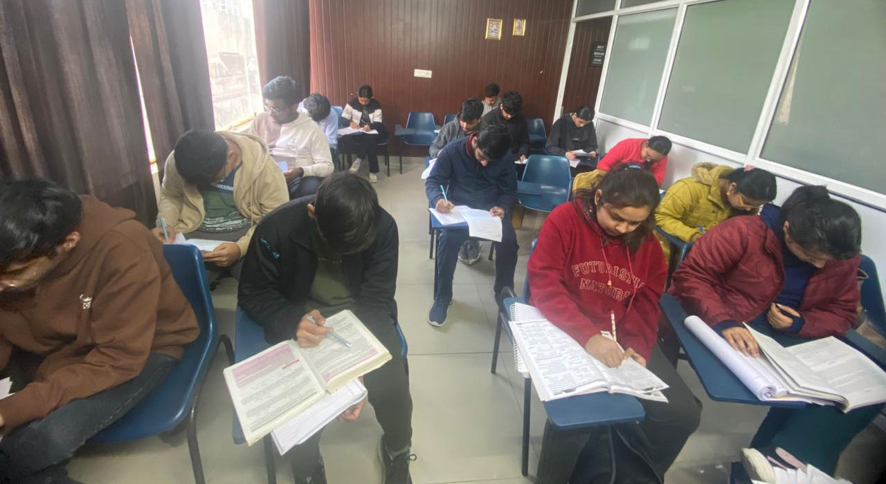 Best PCMB Classes in Gurgaon for Class 11 & 12 | NEET & JEE Coaching